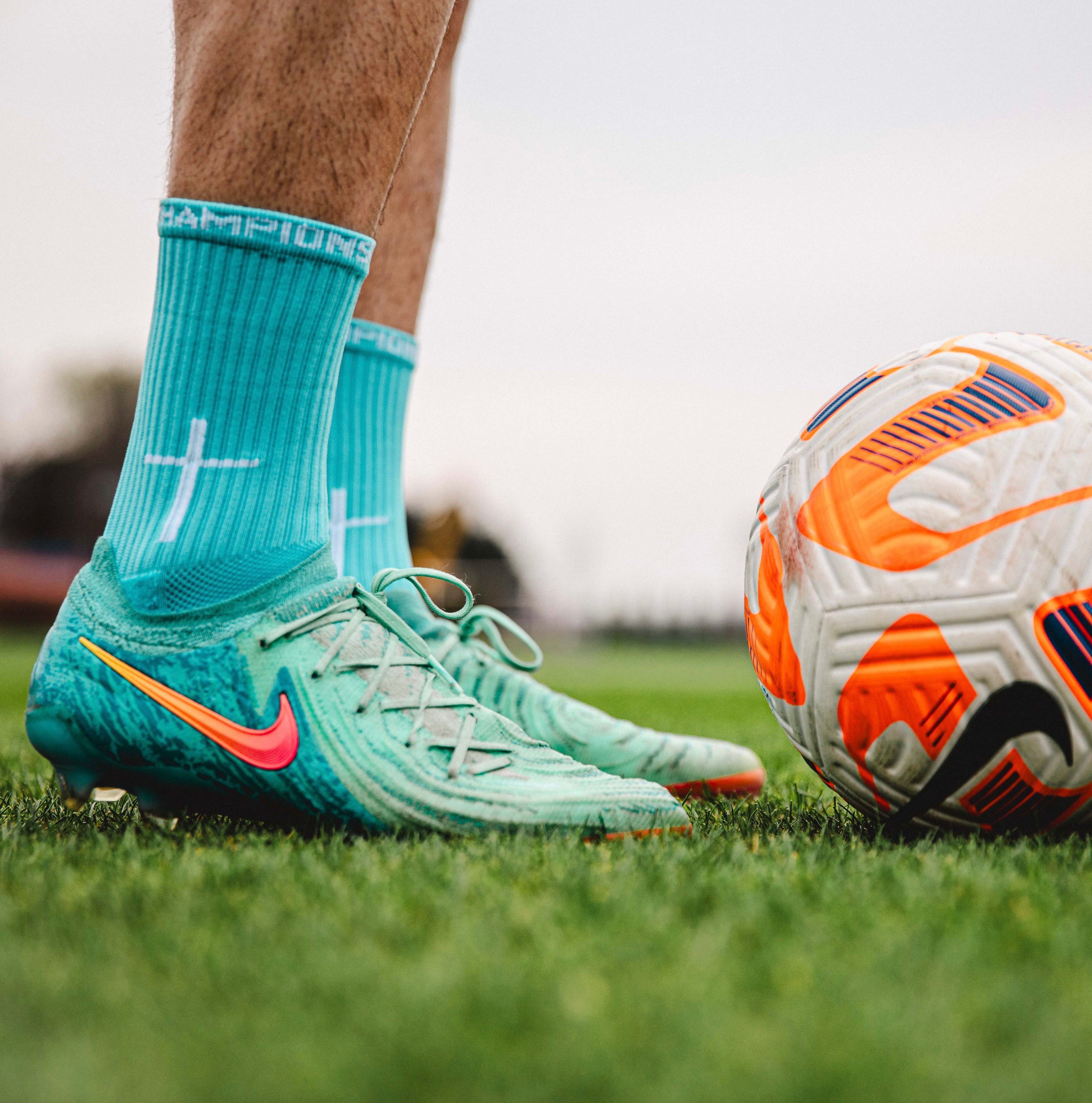 'Cross' Performance Grip Socks – Faithful Champions