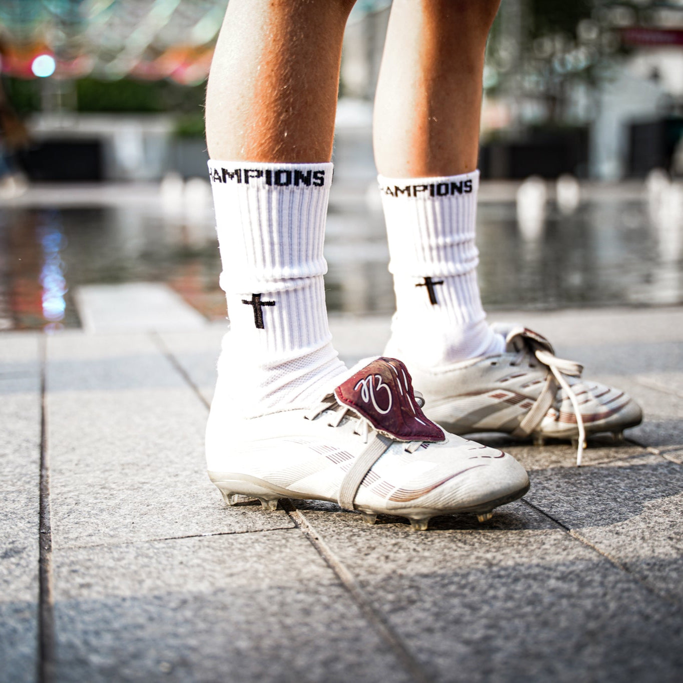 YOUTH 'CROSS' GRIP SOCKS